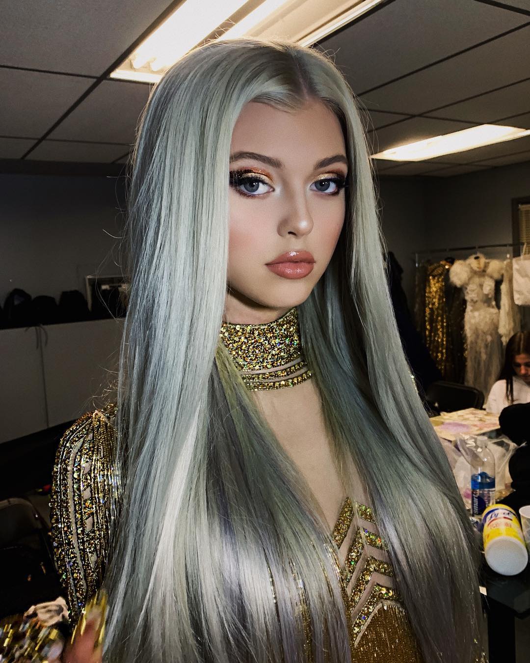 Loren Gray Queen Out Now Wallpaper 2023