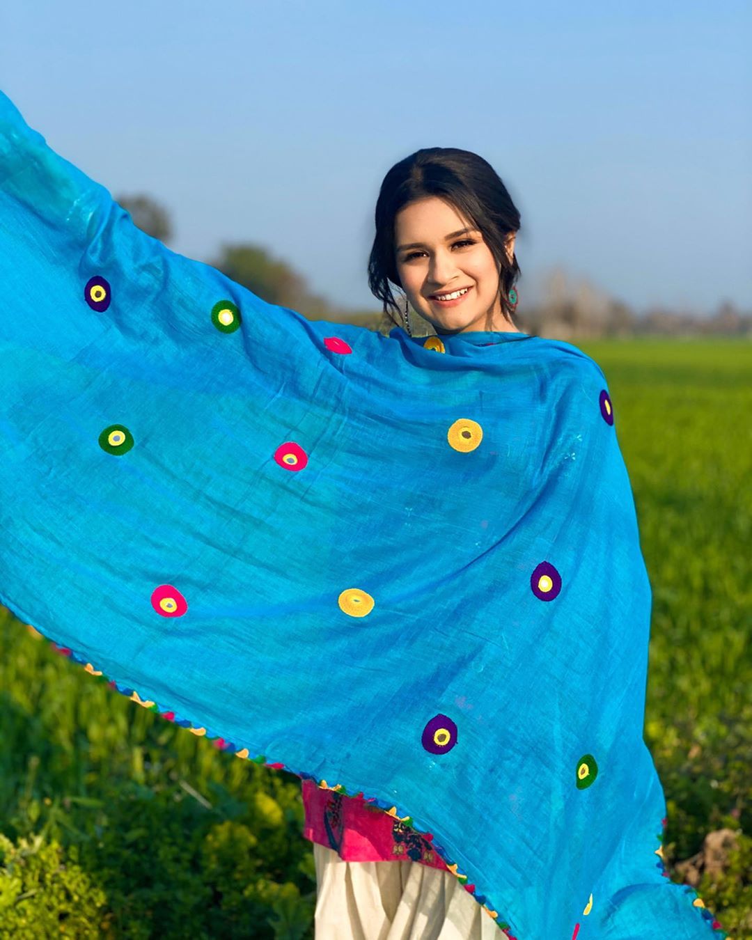 Avneet Kaur Wallpapers, Photos, Images & Pictures Channa Eida Kareya Na ...