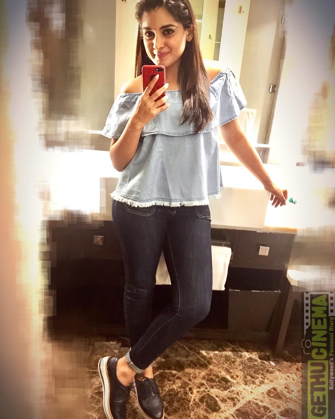 [100+] Nivetha Thomas Wallpapers 2024