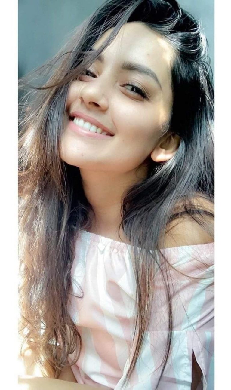 [100+ New] Beautiful Girl Selfie Images 2025 - FinetoShine