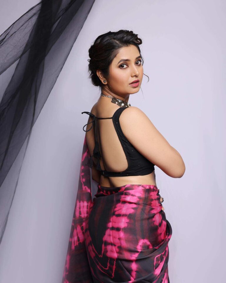 [100+] Prajakta Mali Wallpapers - FinetoShine