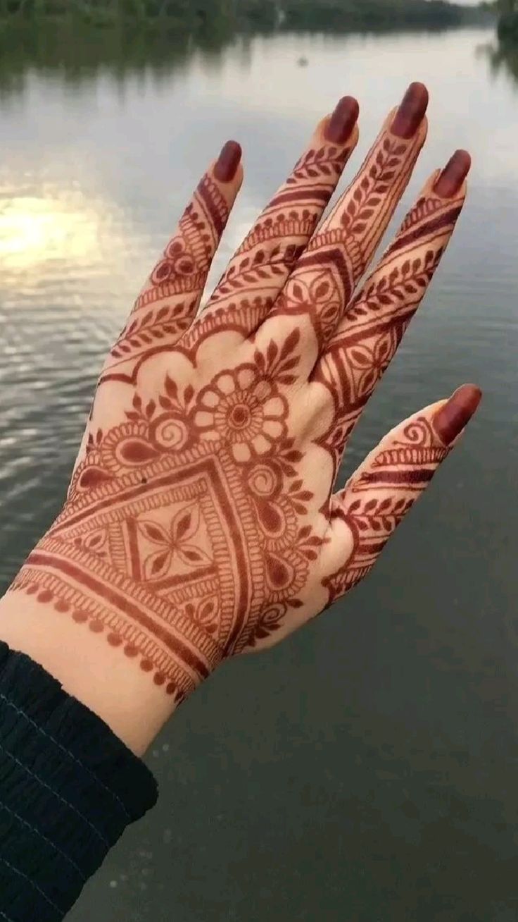 200+ Simple Mehndi Designs | Easy Peasy Yet Beautiful! - FinetoShine